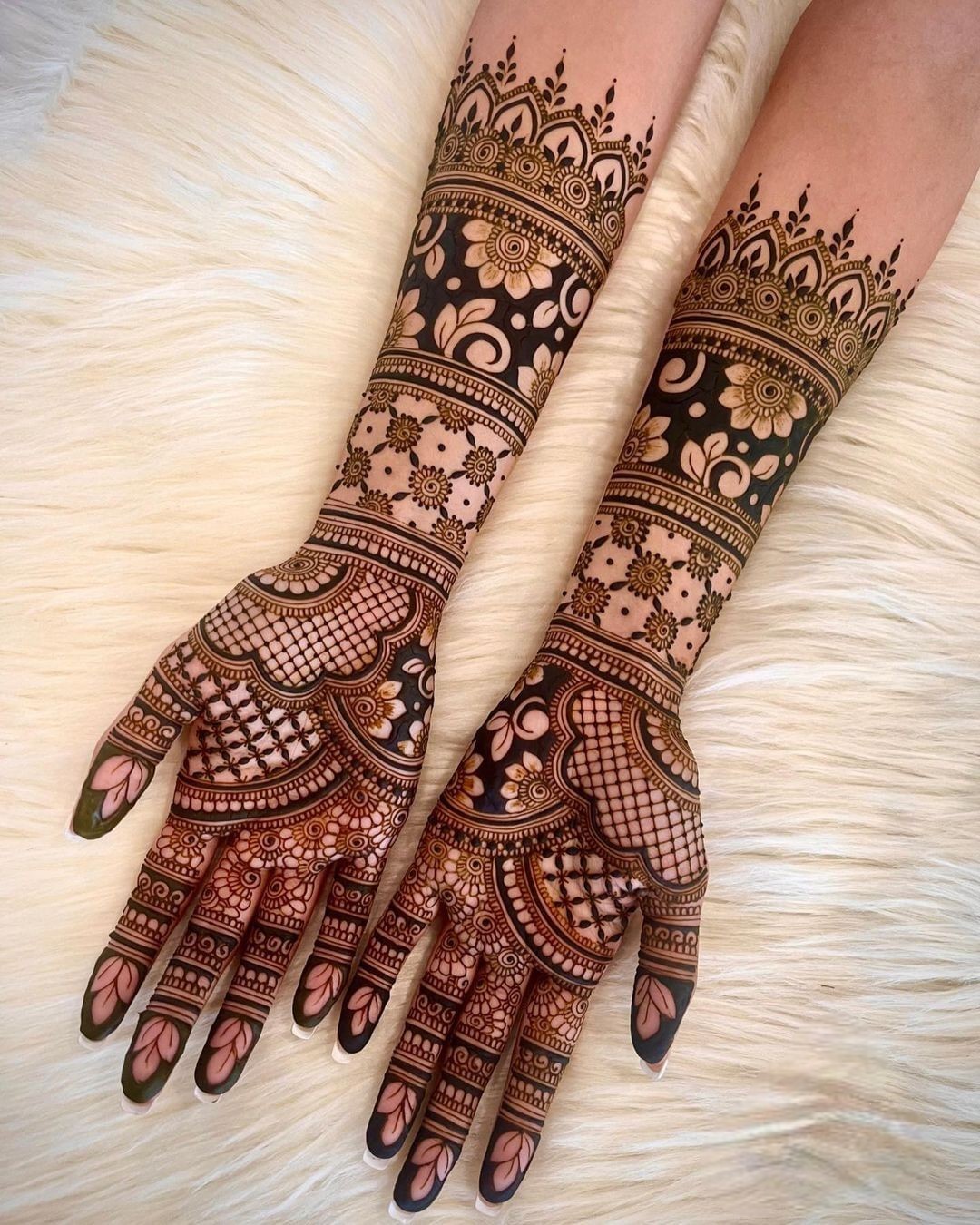Stunning Mehndi Designs for Full Hands (October 2025)
